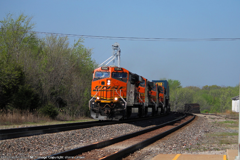 BNSF 7254 rocks a eb stack train.